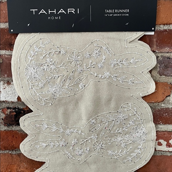 Tahari | Holiday | Tahari Cream Table Runner With White Floral ...